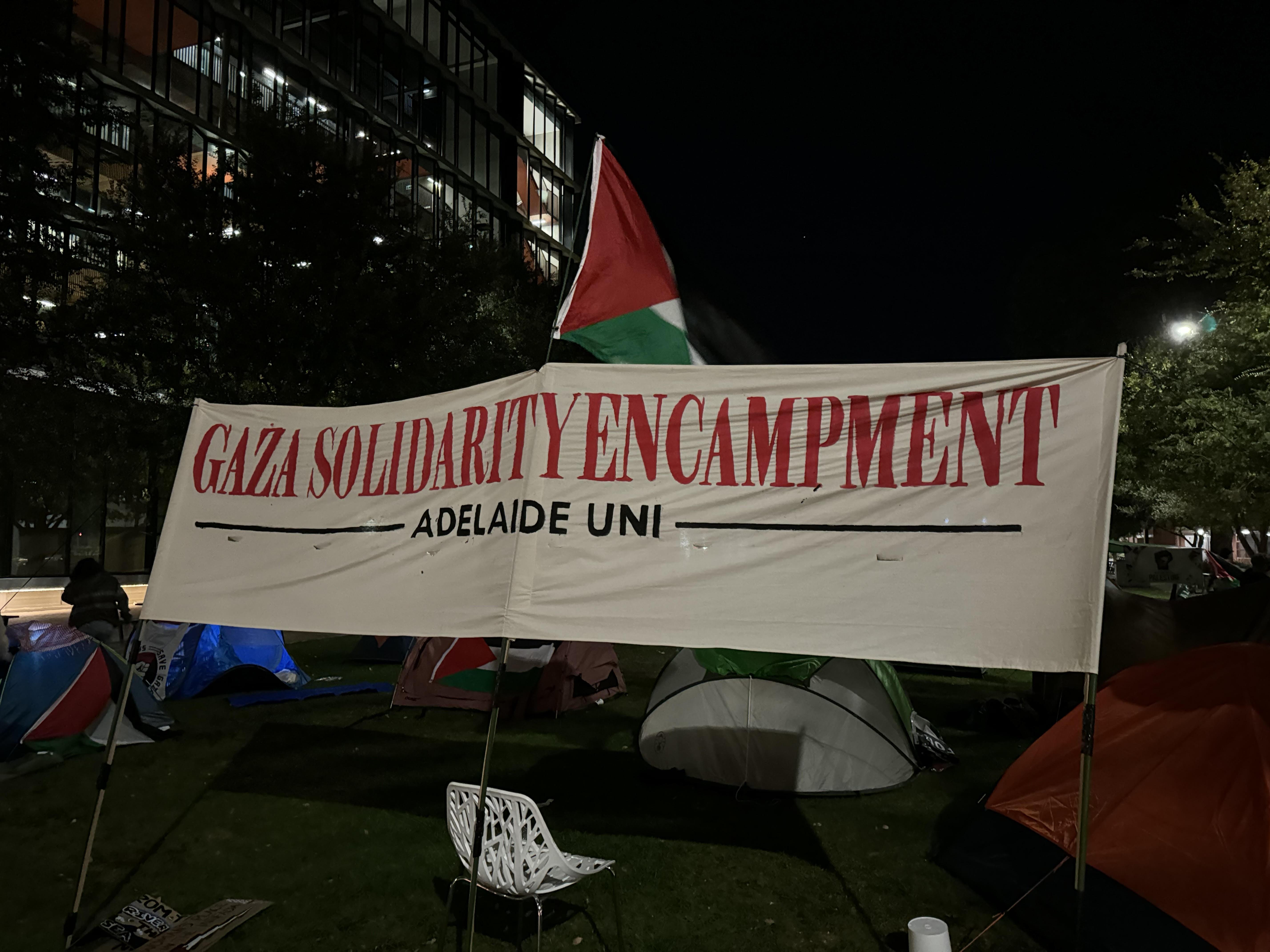 Zionist thugs attack Adelaide University Gaza encampment | Red Flag