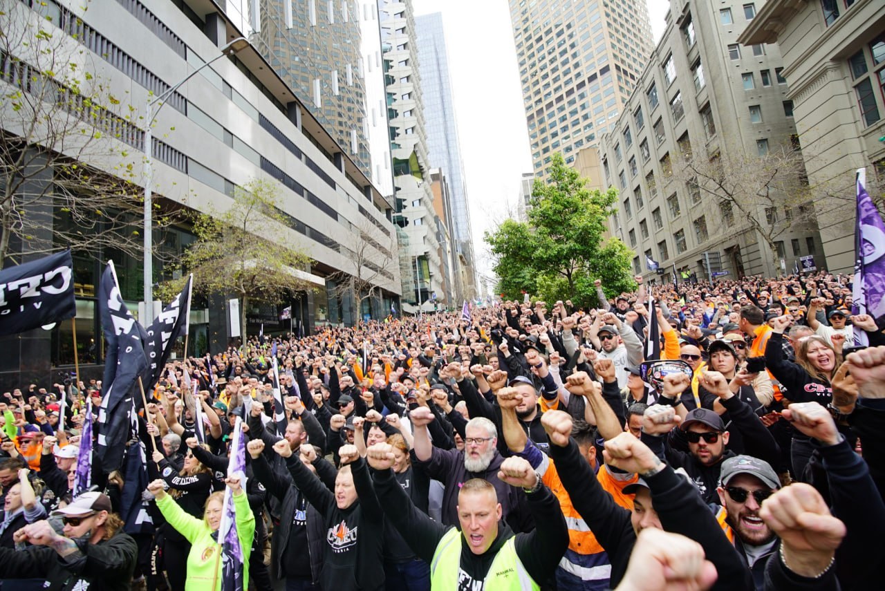 Construction workers come out fighting against Labor | Red Flag