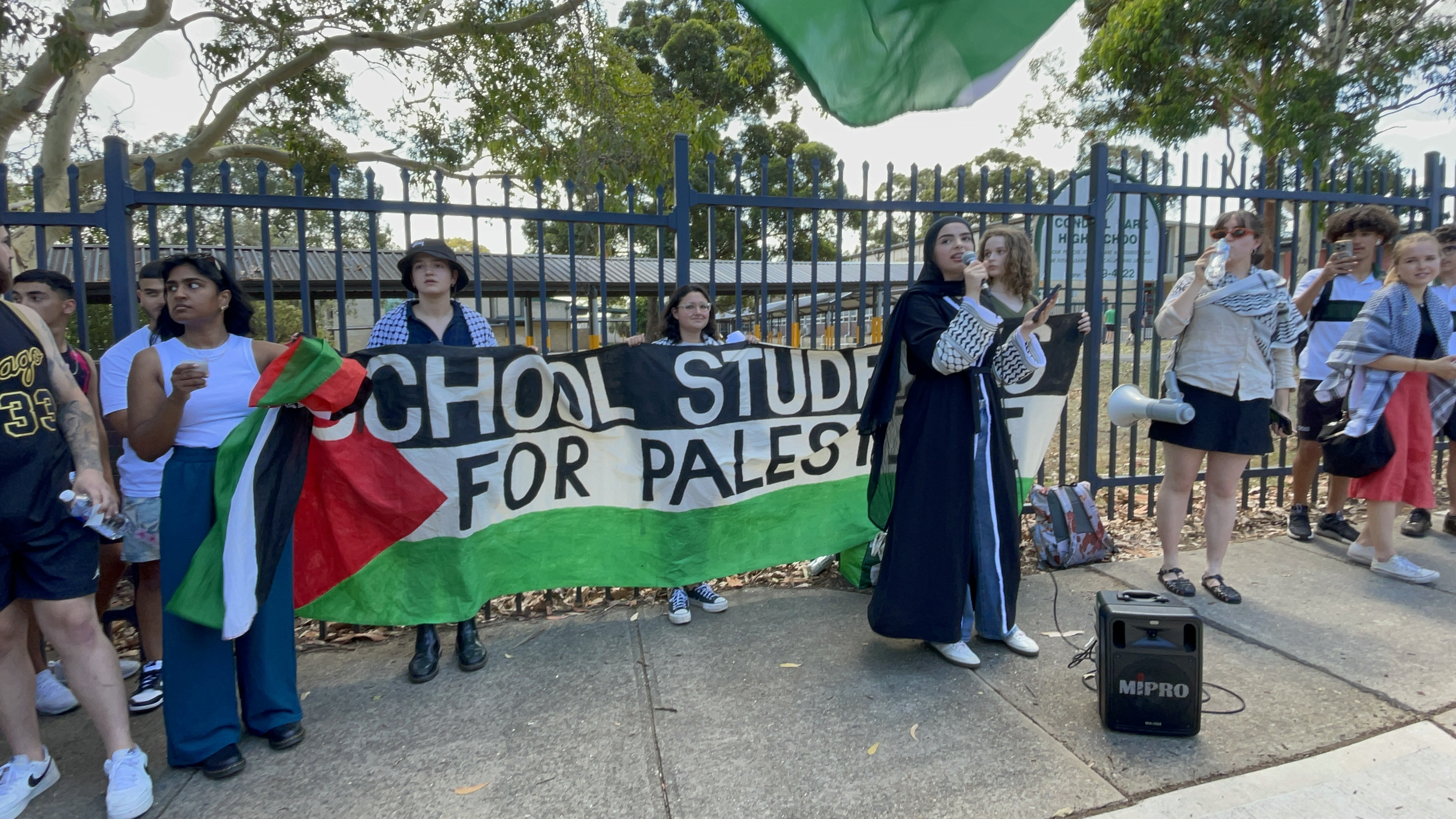 Condell Park High School students protest keffiyeh ban | Red Flag
